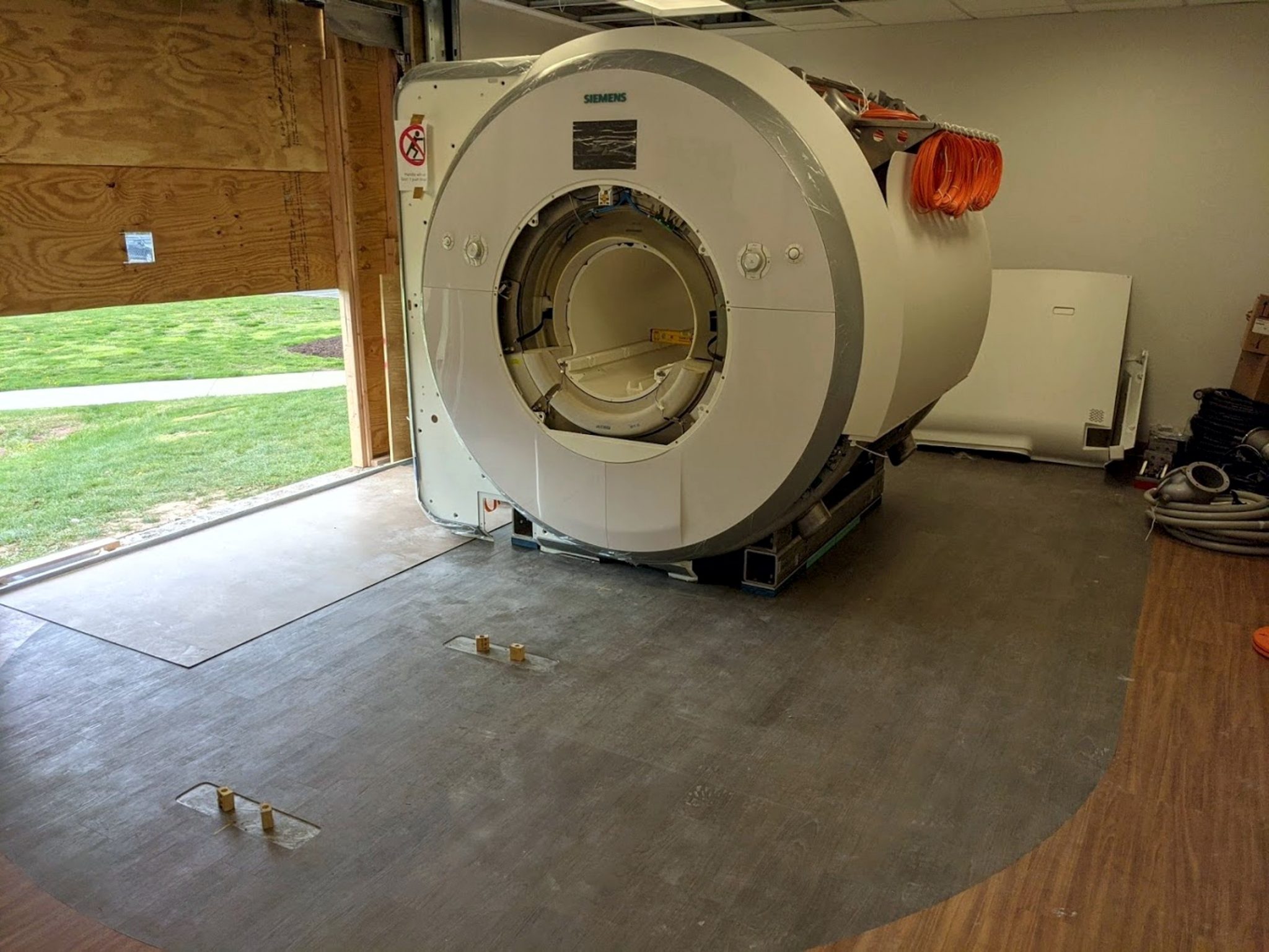 Magnet Delivered – Center for Advanced Human Brain Imaging Research