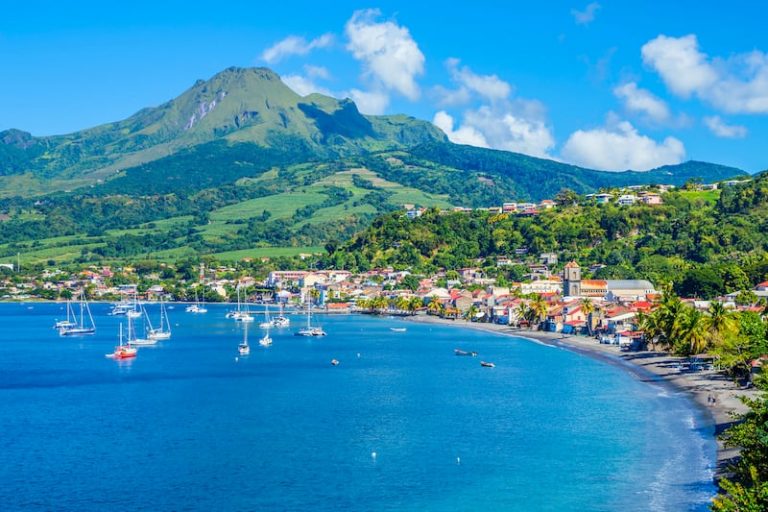 La situation délicate des DROM-COM envers la France - La P'tite Gazette