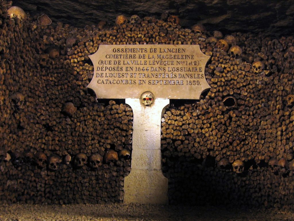Découvrez les catacombes de Paris ! – La P'tite Gazette